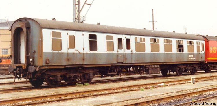 QTX ADB 977135 - Stock Movement Brake coach « Test Trains, Departmental ...